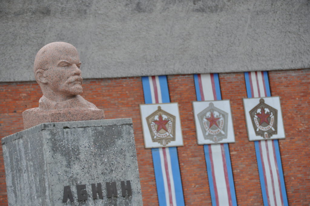 Exploring the High Arctic and Abandoned Soviet Era Mining Towns ...