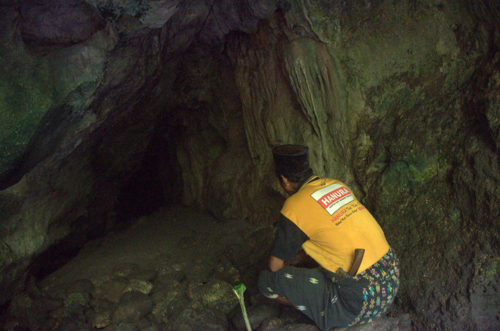 Hiring a Skiff to See the Giant Dragons of Komodo Island and Walking ...